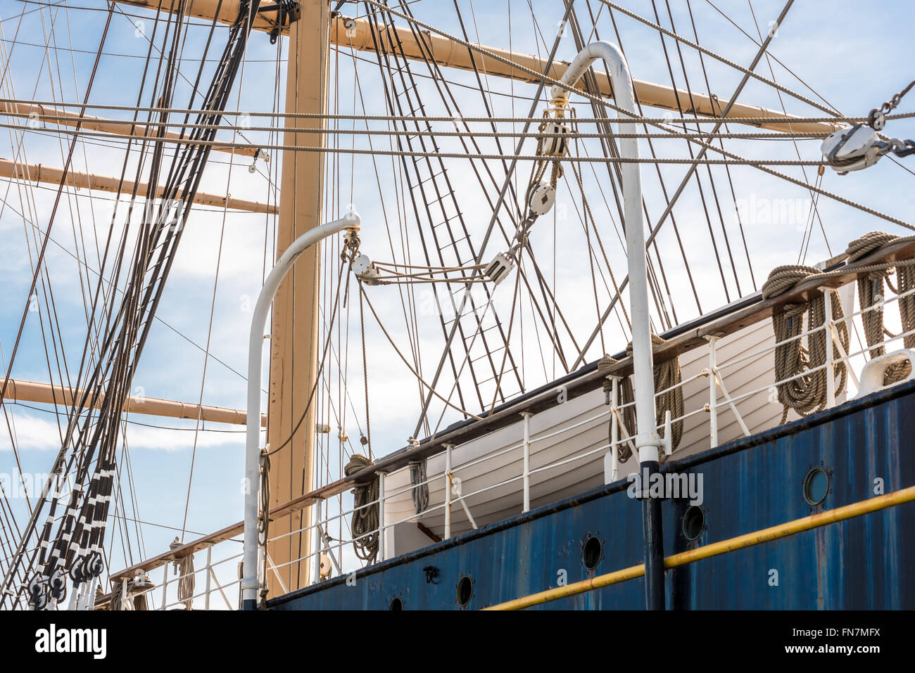 Old ships rigging hi-res stock photography and images - Alamy