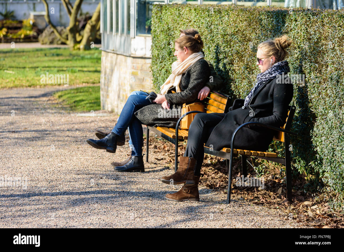 Sit on park bench hi-res stock photography and images - Alamy