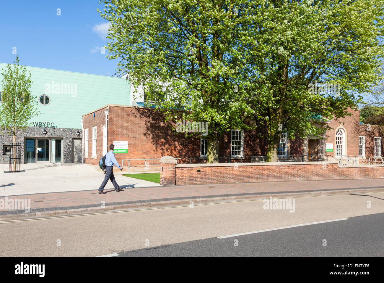 Local library. West Bridgford Library and Young People's Centre, West ...