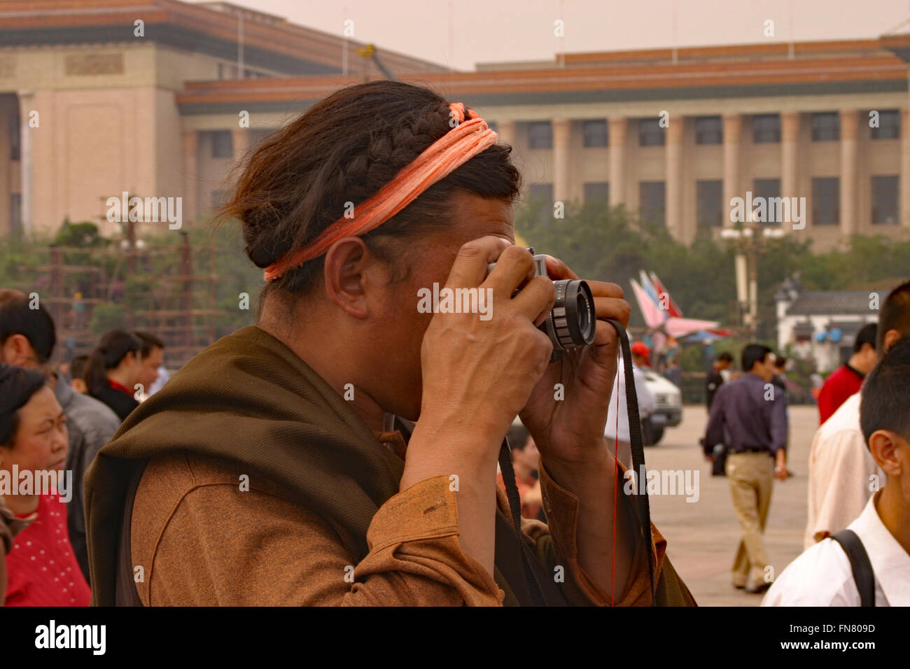 Monk photographer hi-res stock photography and images - Alamy