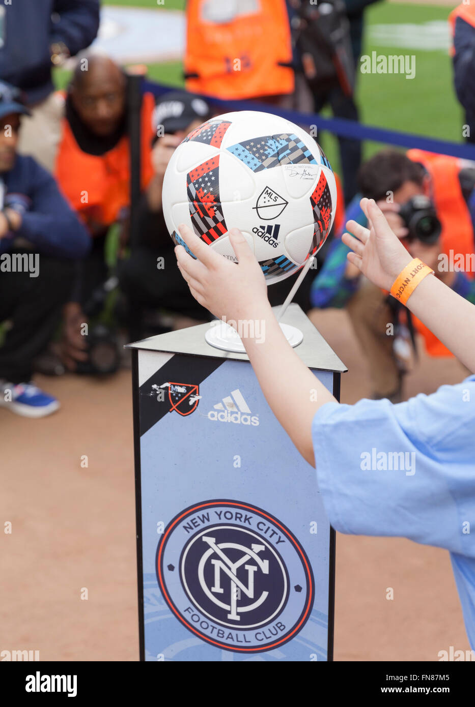 Official mls soccer ball hi-res stock photography and images - Alamy