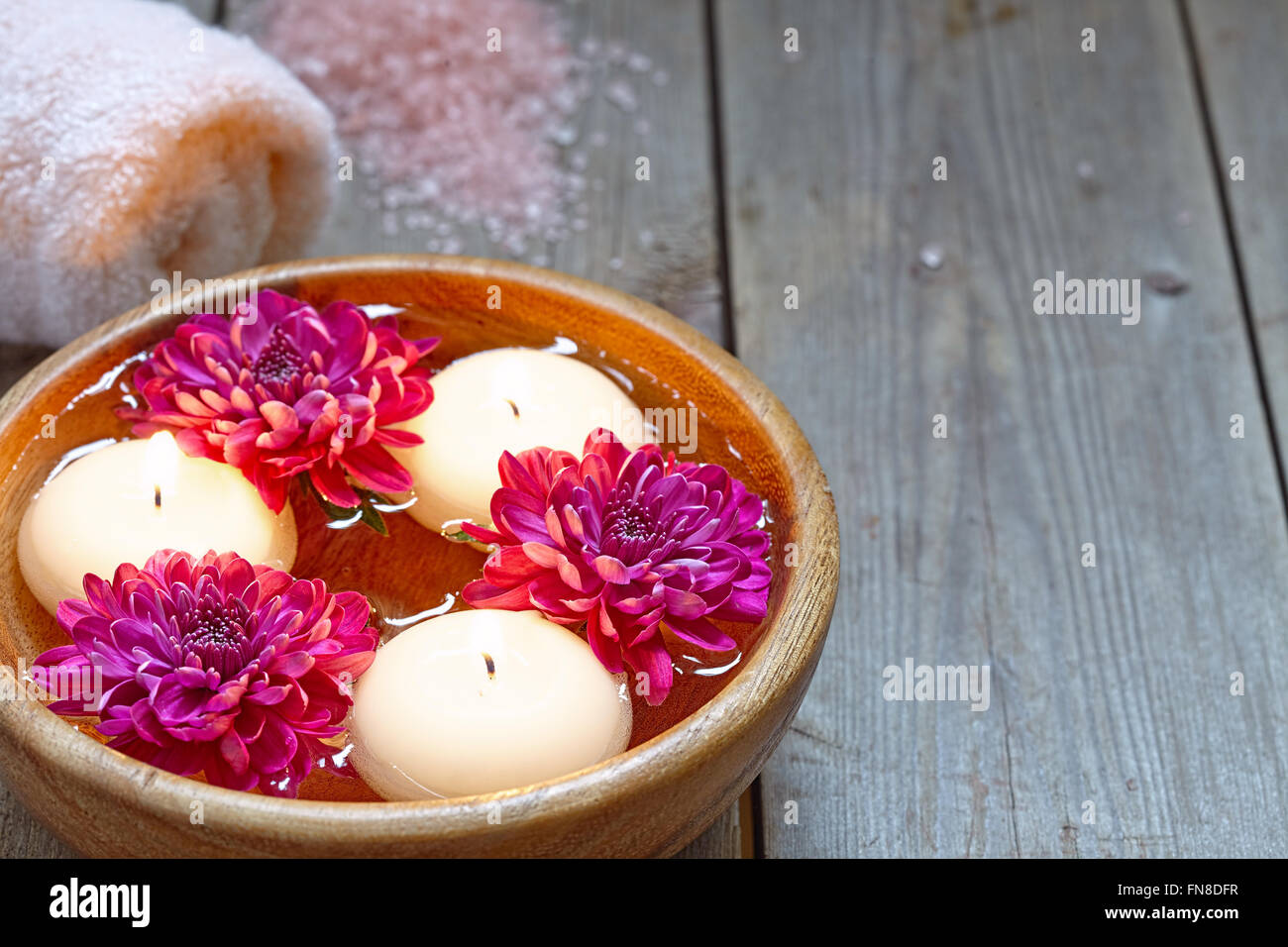 flowers in water Stock Photo - Alamy