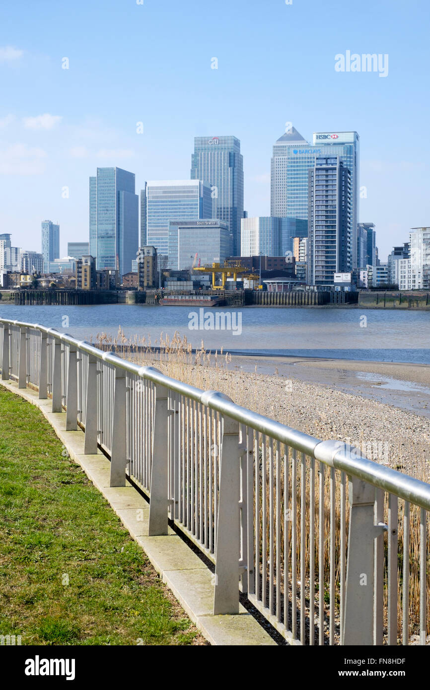 Thames path beach canary wharf hi-res stock photography and images - Alamy