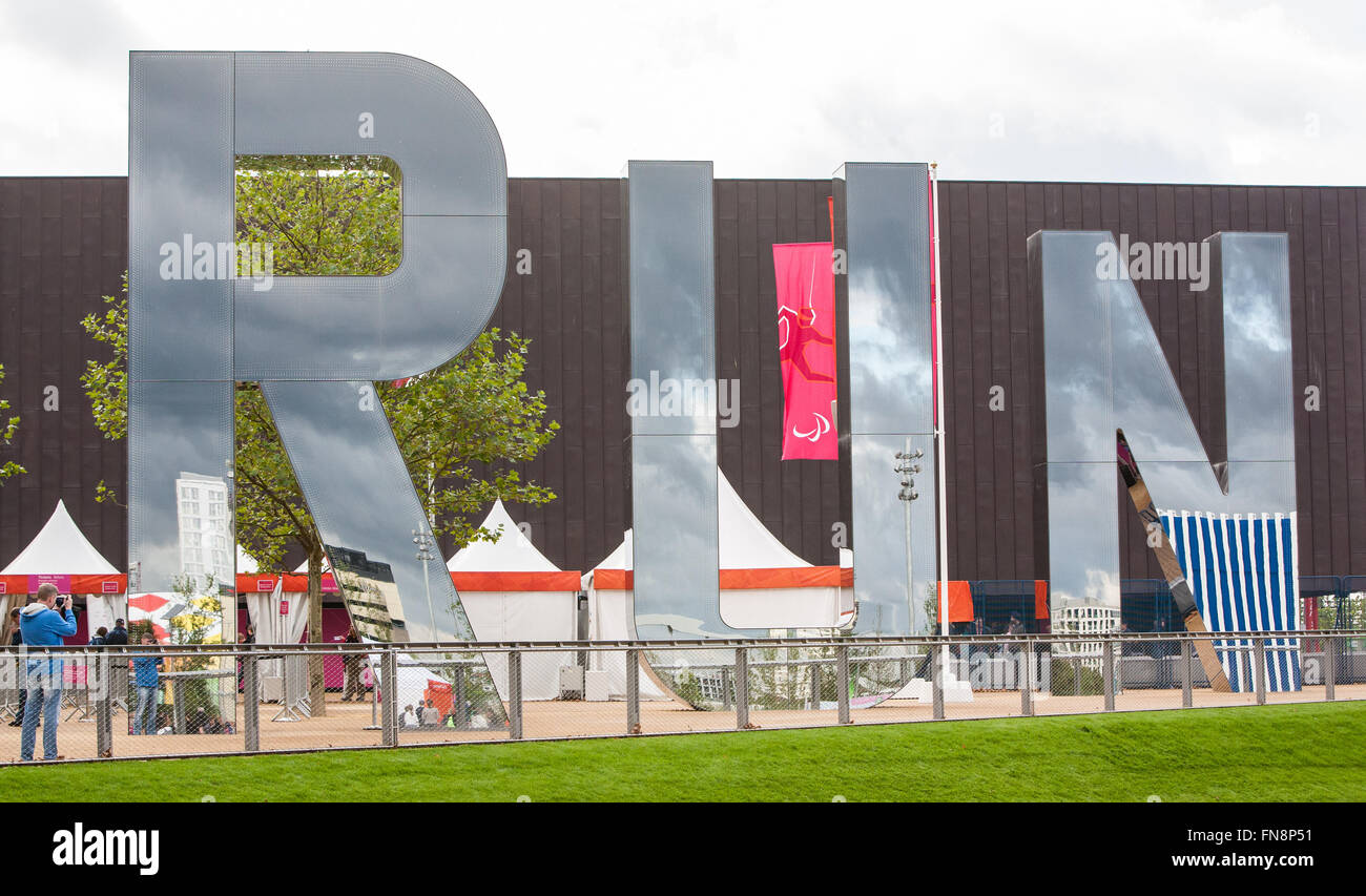 Europe run statue design art sculpture at paralympics hi-res stock ...