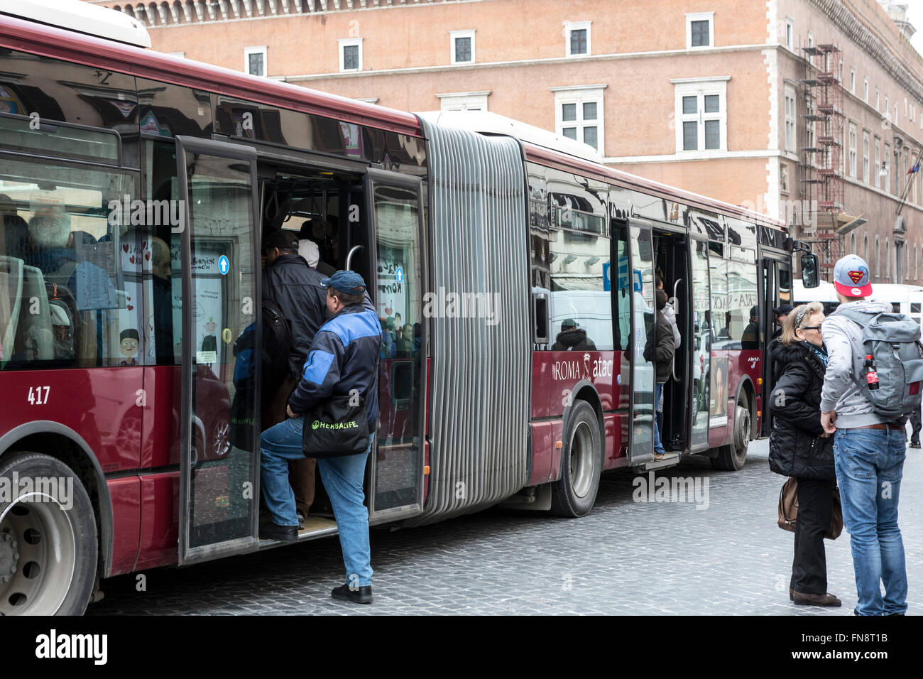 Bus in rome hi-res stock photography and images - Alamy