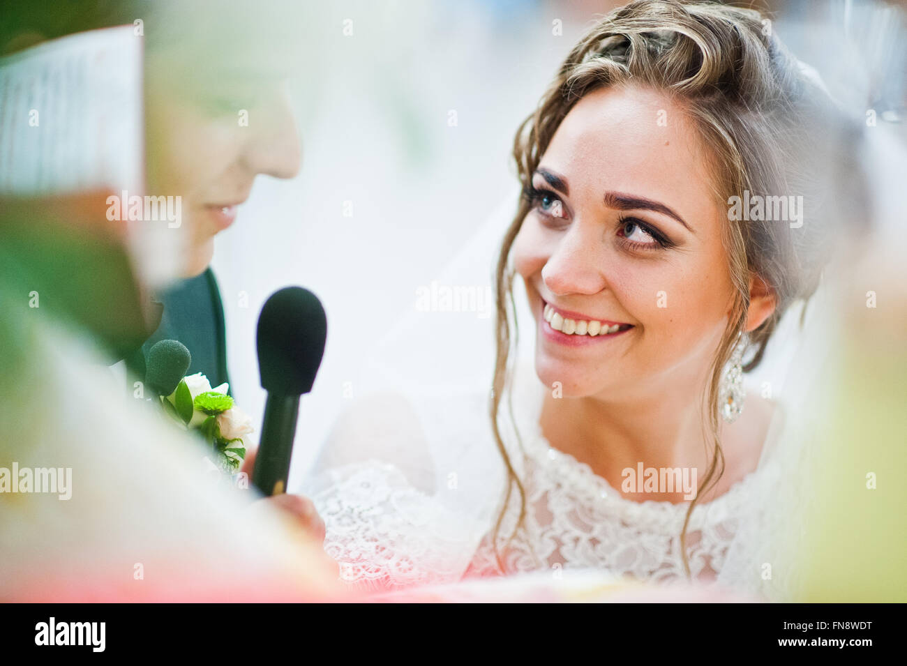 Give oath hi-res stock photography and images - Alamy