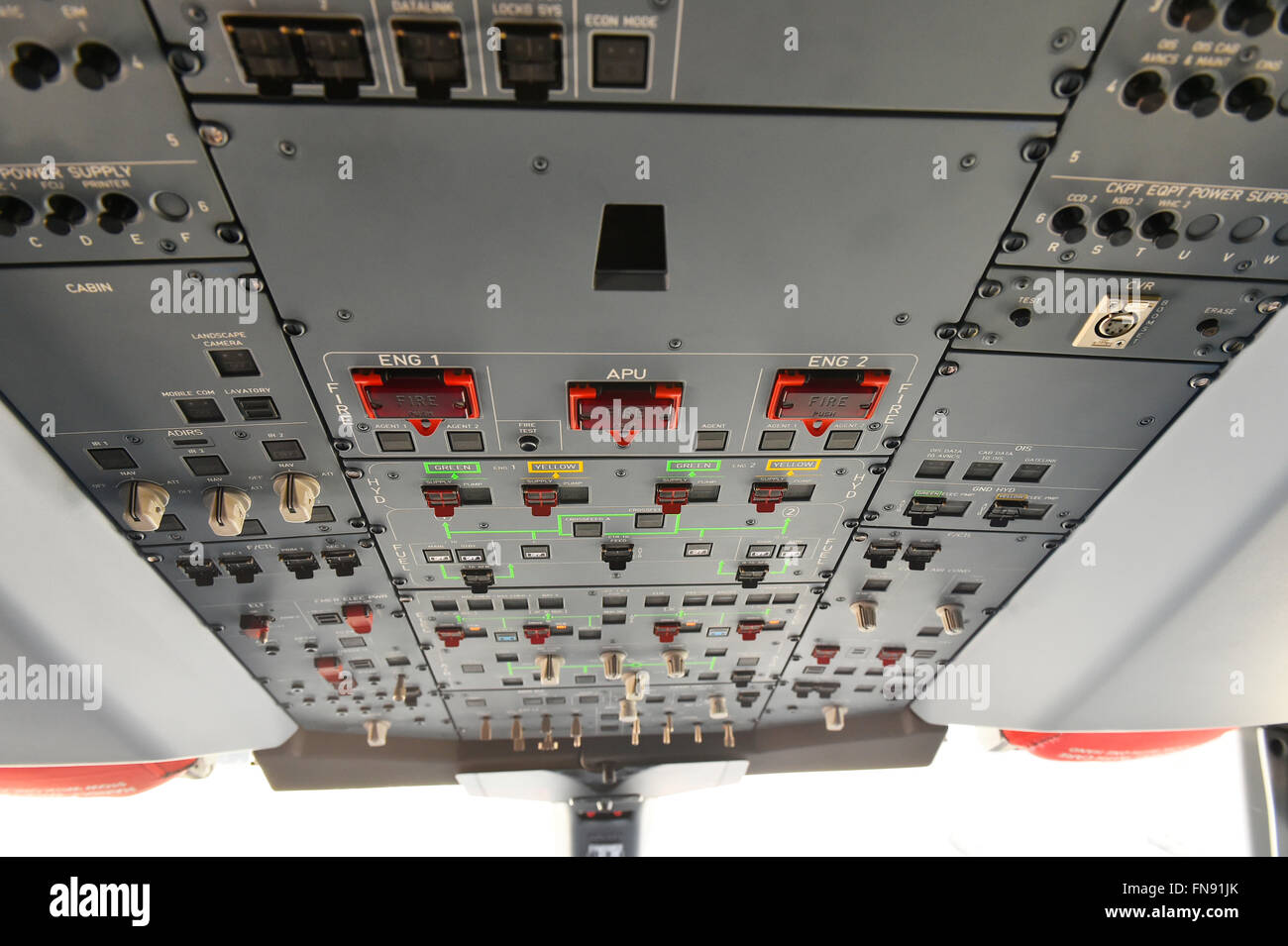 Boeing 777 Cockpit Transponder