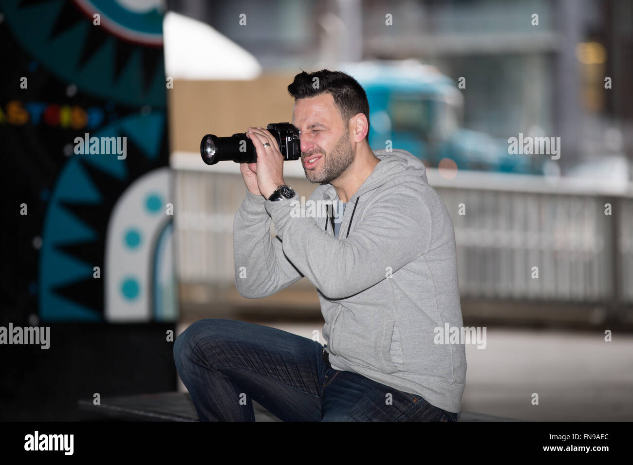 Snapping shots hi-res stock photography and images - Alamy