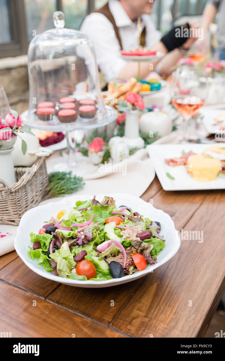 Children setting table hi-res stock photography and images - Alamy