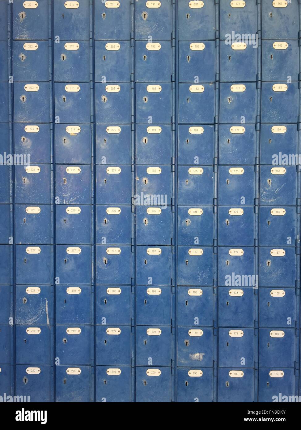 Office symmetry nobody indoor hi-res stock photography and images - Alamy