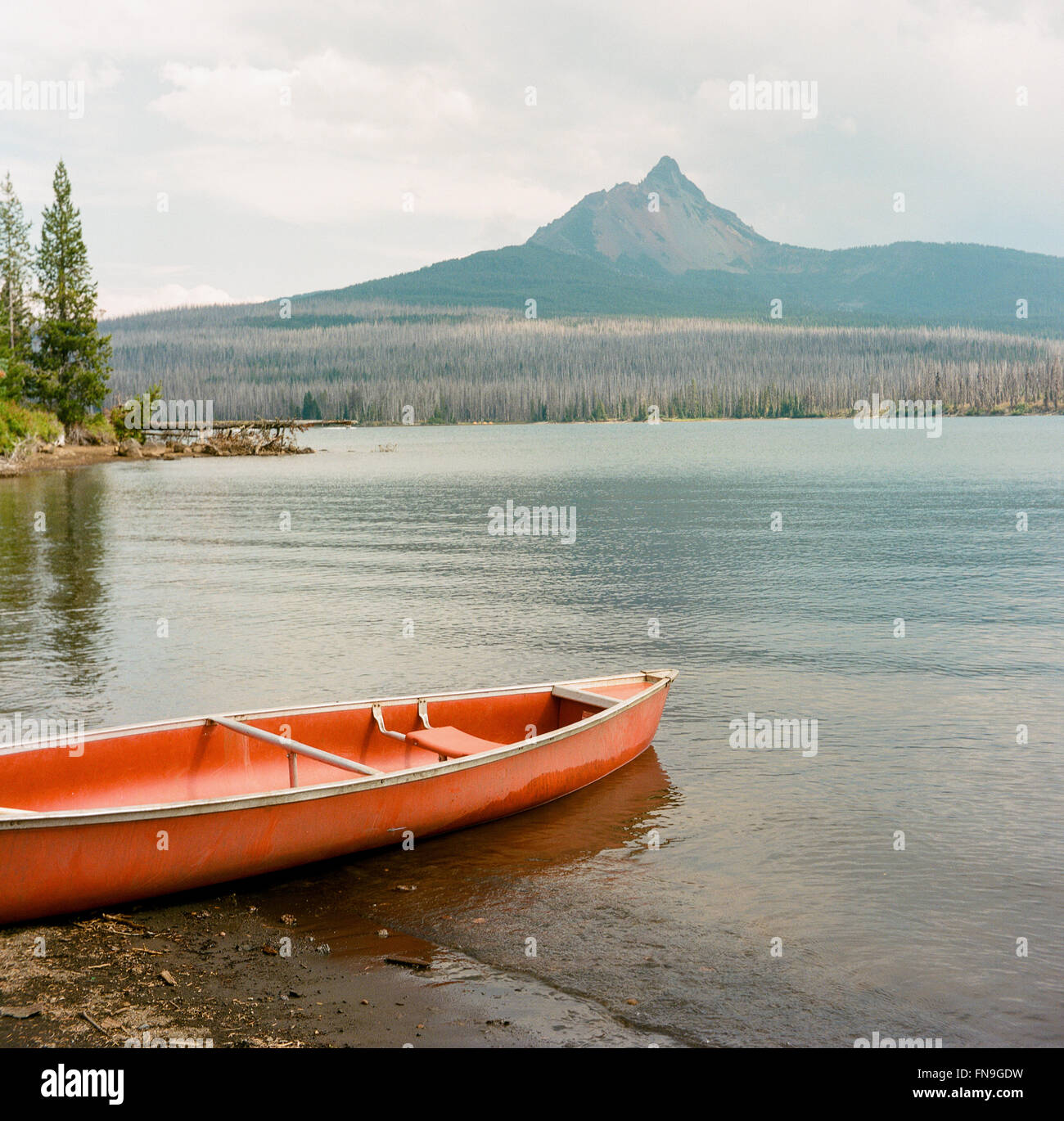 Santiam lake oregon hi-res stock photography and images - Alamy