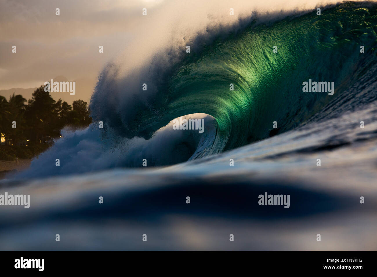Wave breaking along reef hi-res stock photography and images - Alamy
