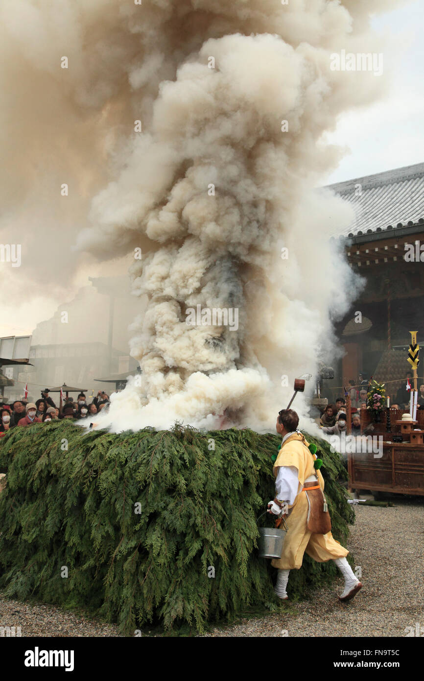 Japan; Kyoto; Mibu Temple, Setsubun Festival, fire ritual, yamabushi ...