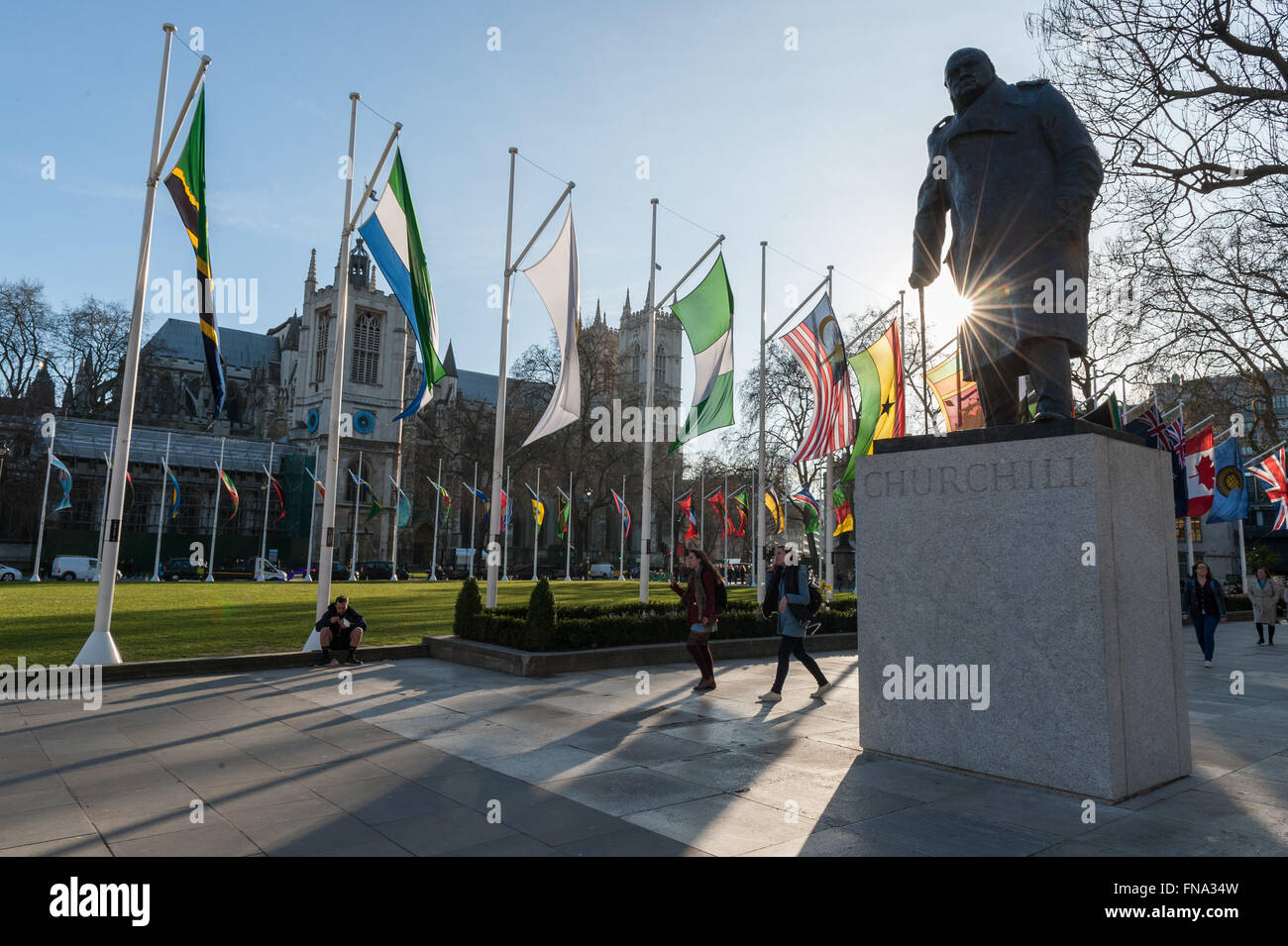London, UK. 14 March 2016. The sun peaks through behind the statue of ...