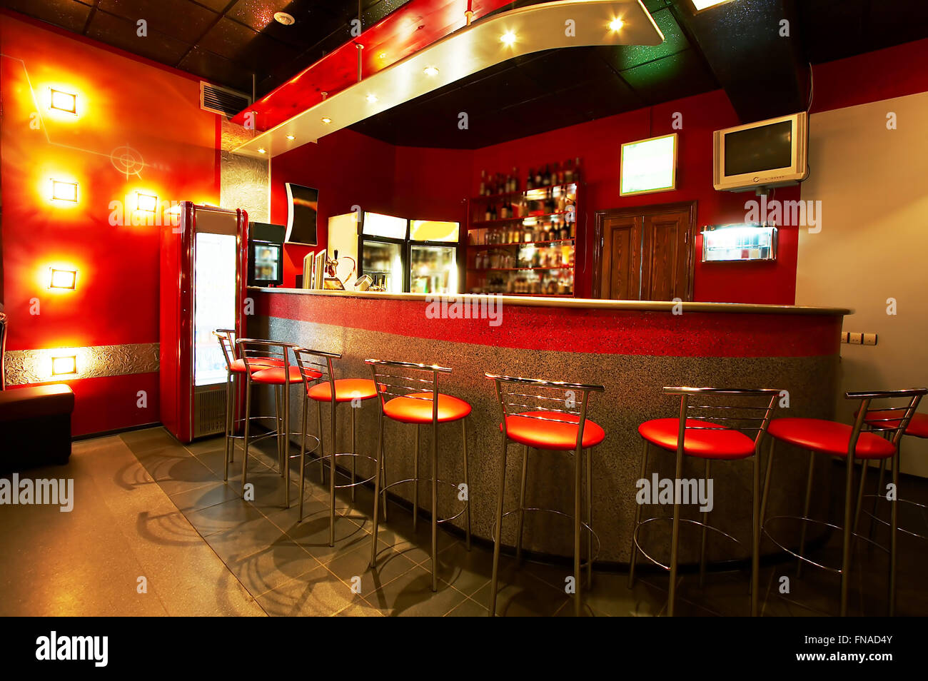 Modern and beautiful bar in a night club Stock Photo - Alamy