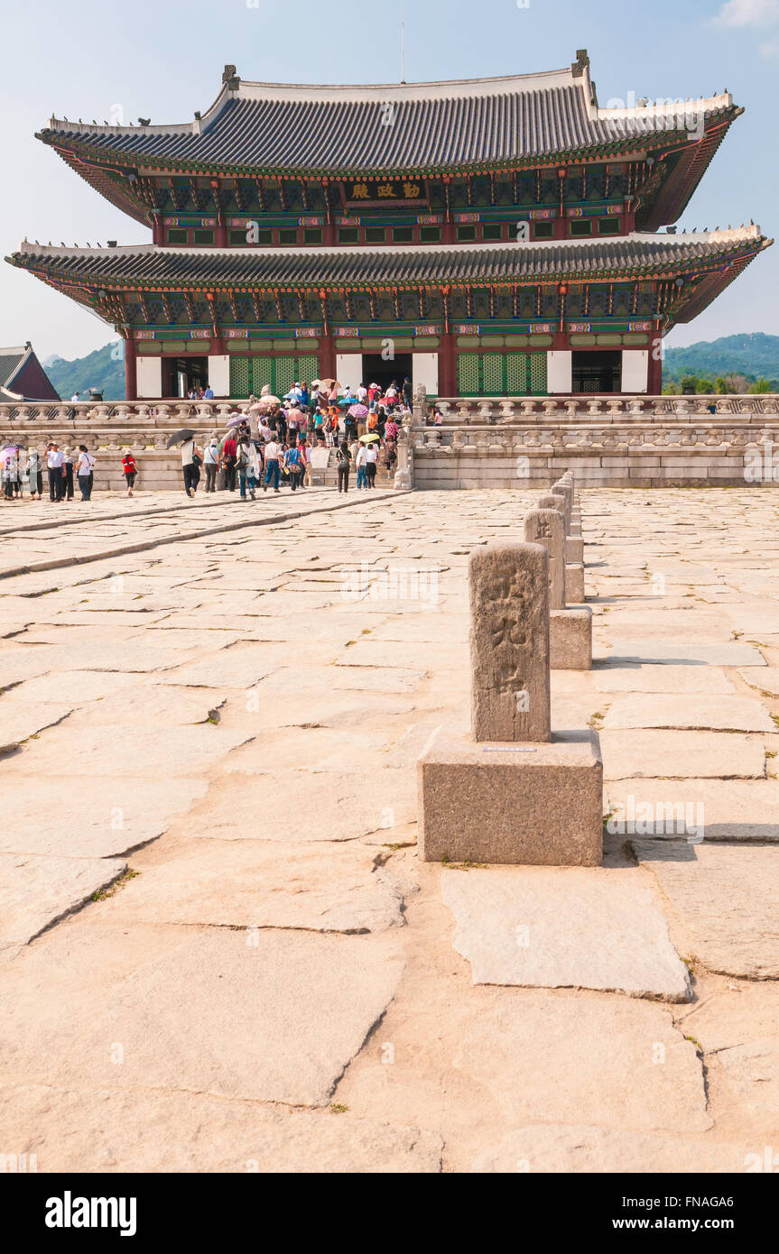 Geunjeongjeon, Main hall, throne hall, Gyeongbokgung palace, Seoul ...