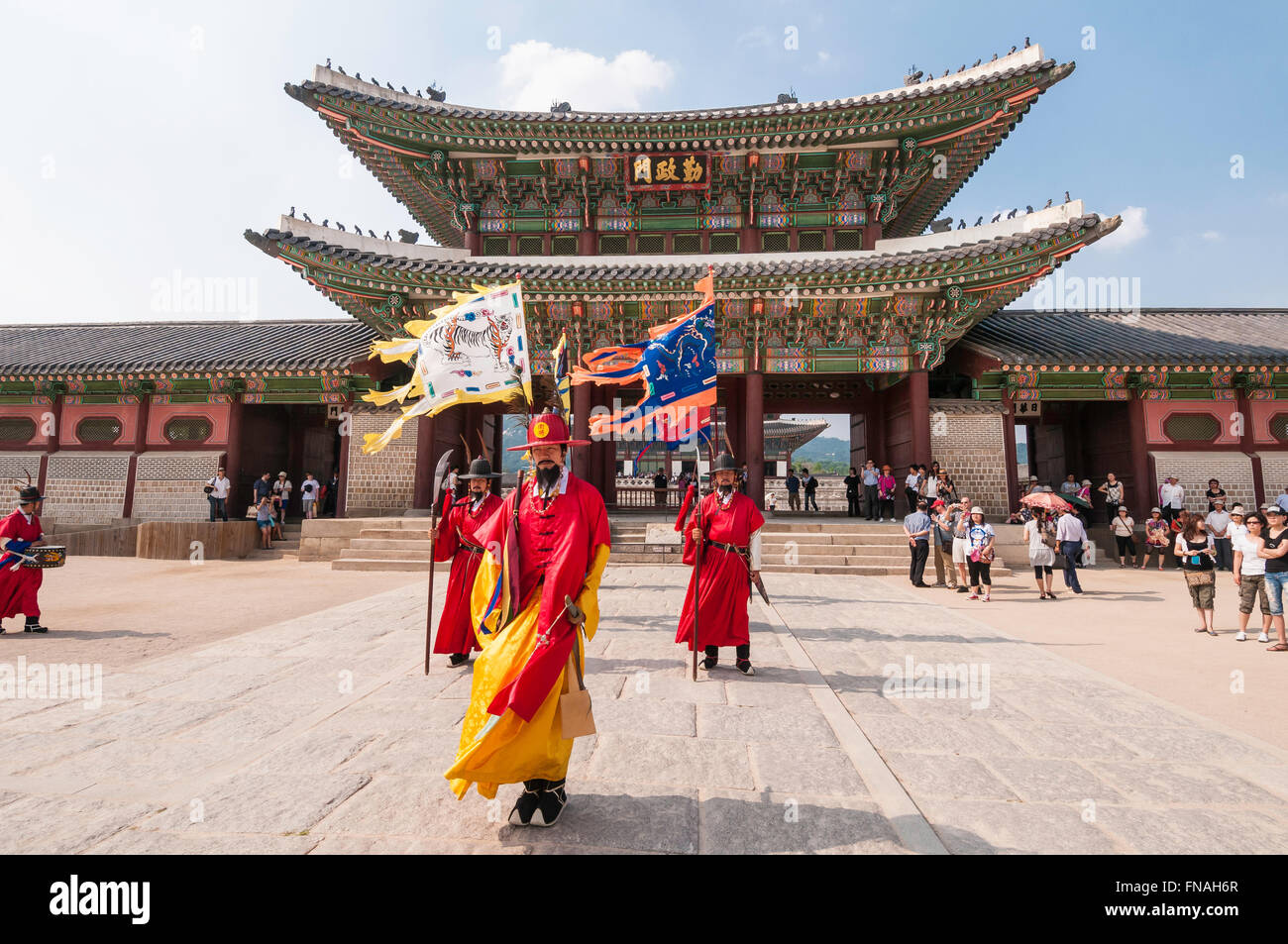 Changing of the guard at Geunjeongmun Gate (third inner gate ...