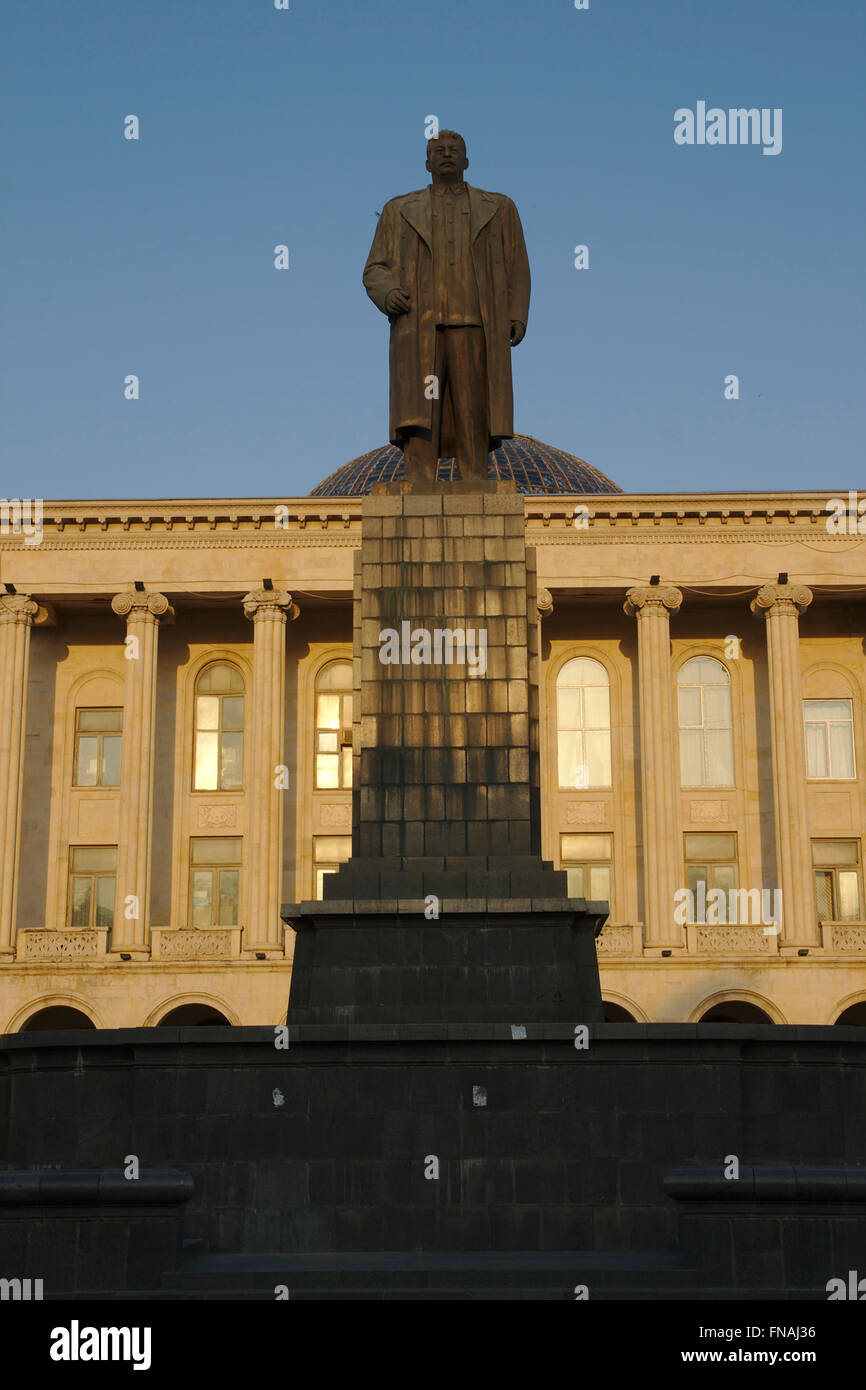 Stalin statue hi-res stock photography and images - Alamy
