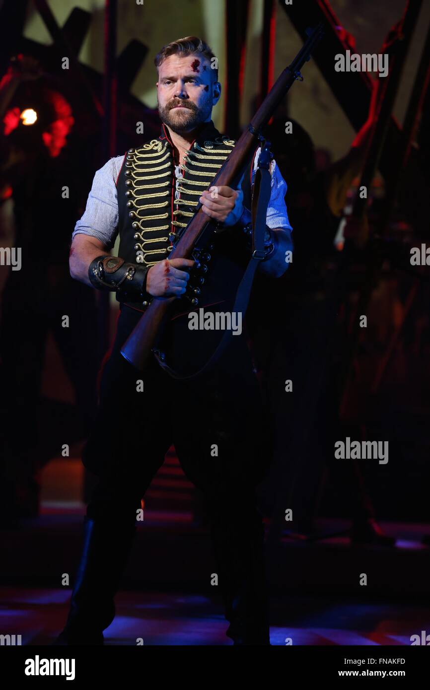 Jeff Waynes Musical Version Of The War Of The Worldss Photo Call ...