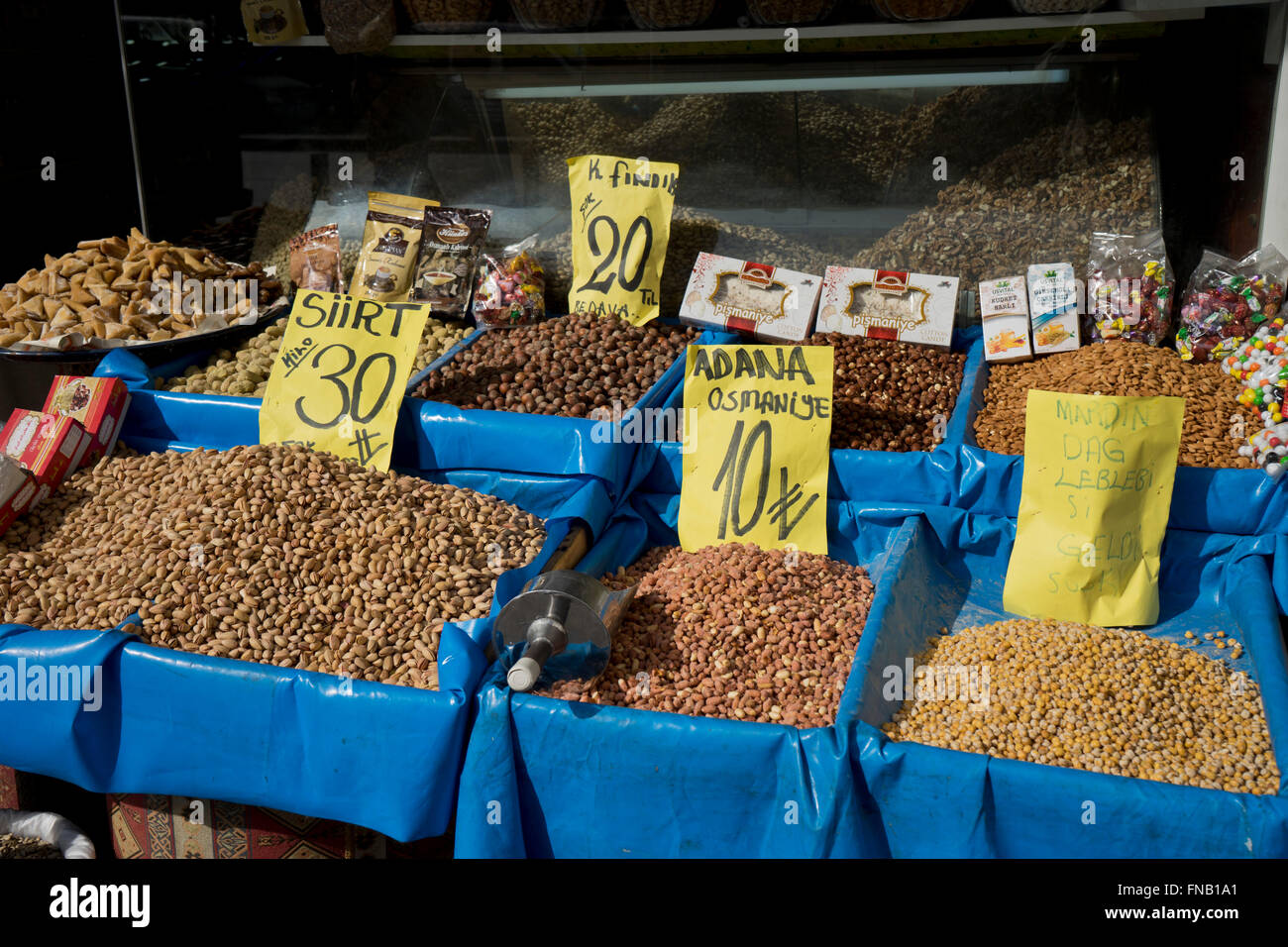 Dry fruits shop hi-res stock photography and images - Alamy