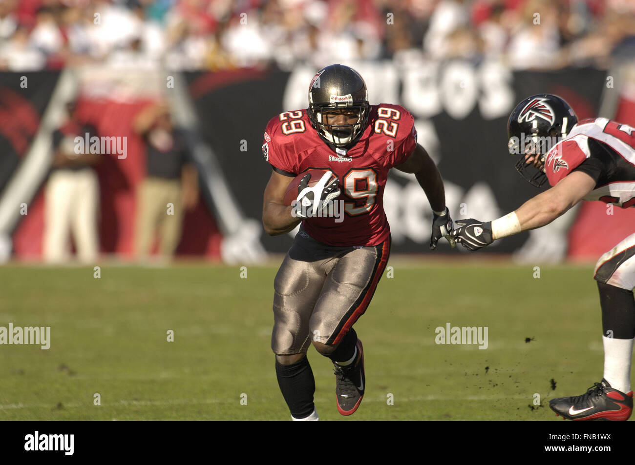 December 16, 2007 - Tampa, Florida, USA - Tampa Bay Buccaneers running back Michael Bennett (29 ...