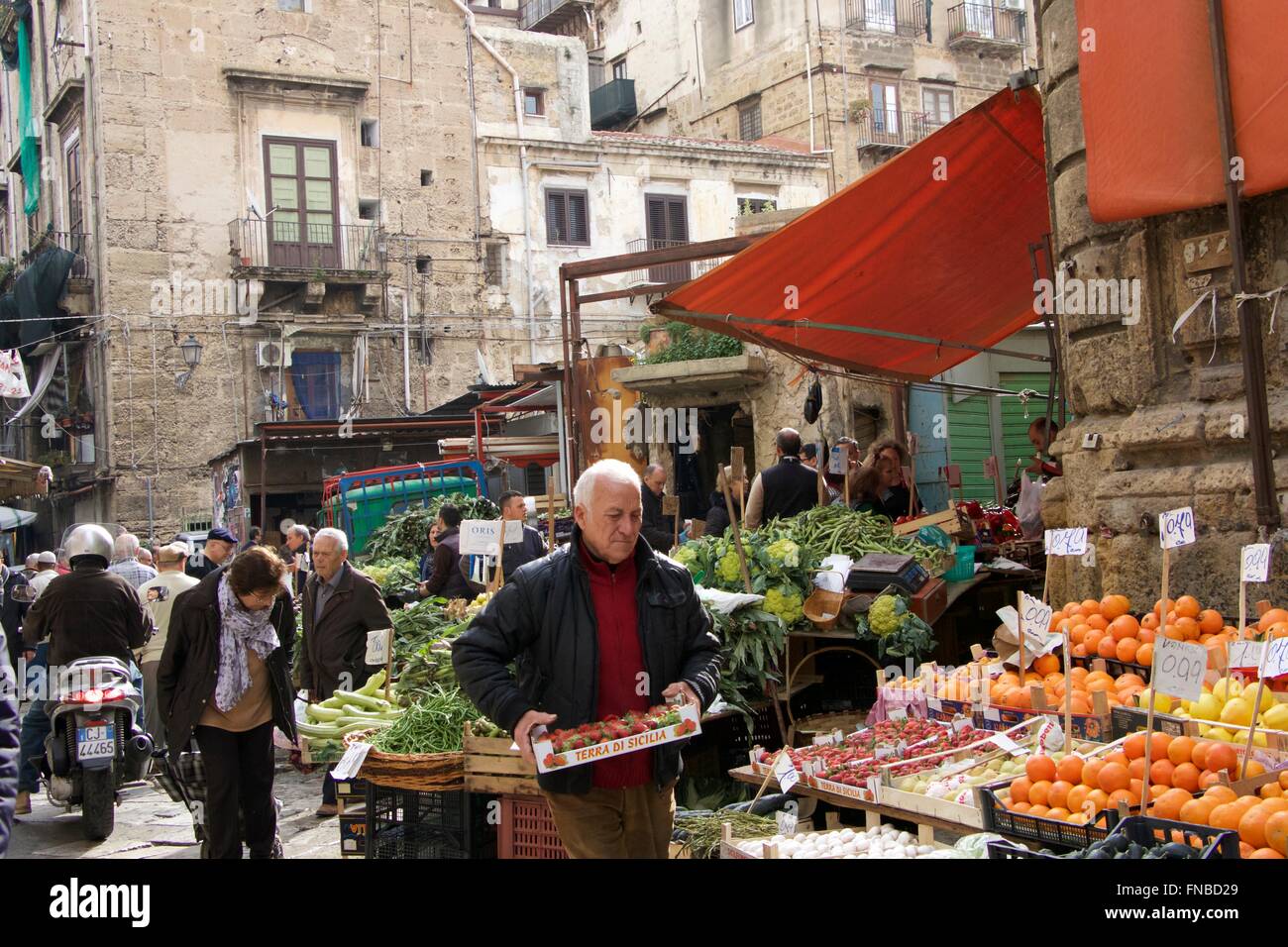 Sicily market hi-res stock photography and images - Alamy