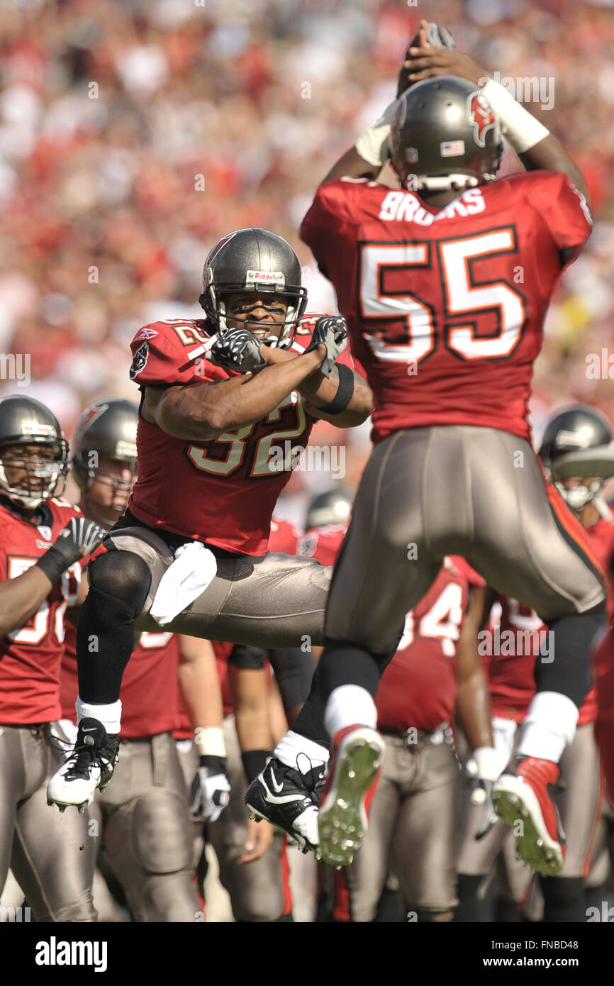 Derrick brooks buccaneers hi-res stock photography and images - Alamy