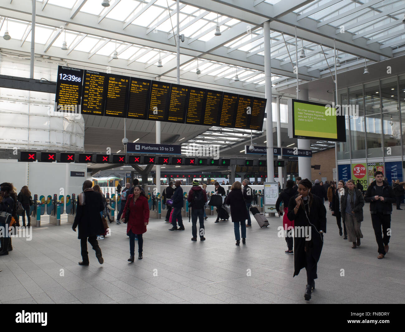 Concourse london bridge station hi-res stock photography and images - Alamy