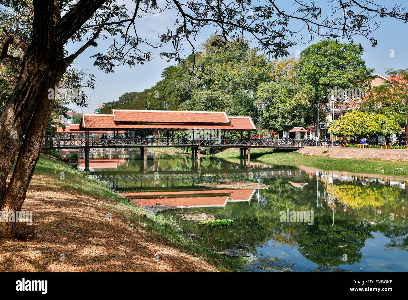 Covered pedestrian bridge hi-res stock photography and images - Alamy