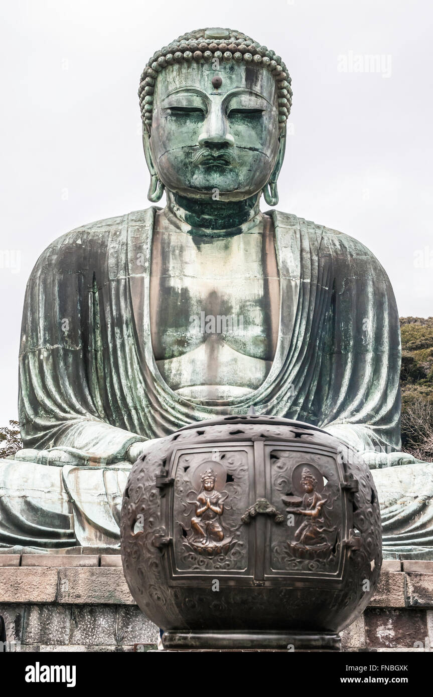 Monumental outdoor bronze statue of amida buddha hi-res stock ...