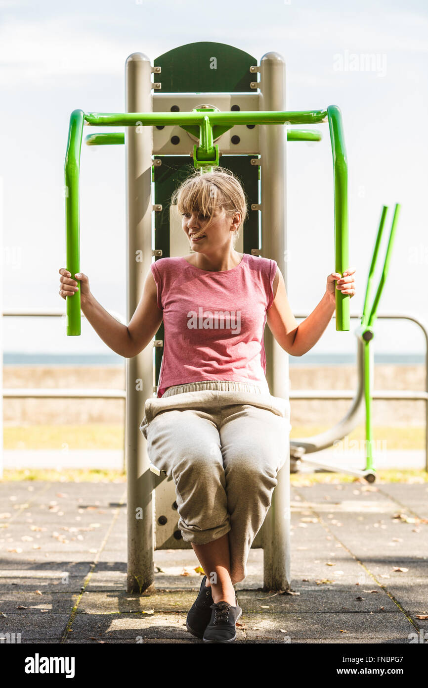 Chest press hi-res stock photography and images - Alamy