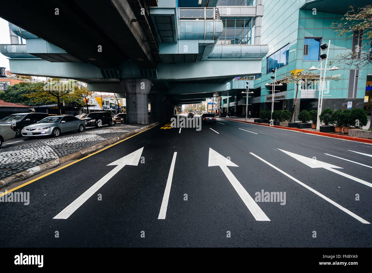 Arrows in road hi-res stock photography and images - Alamy