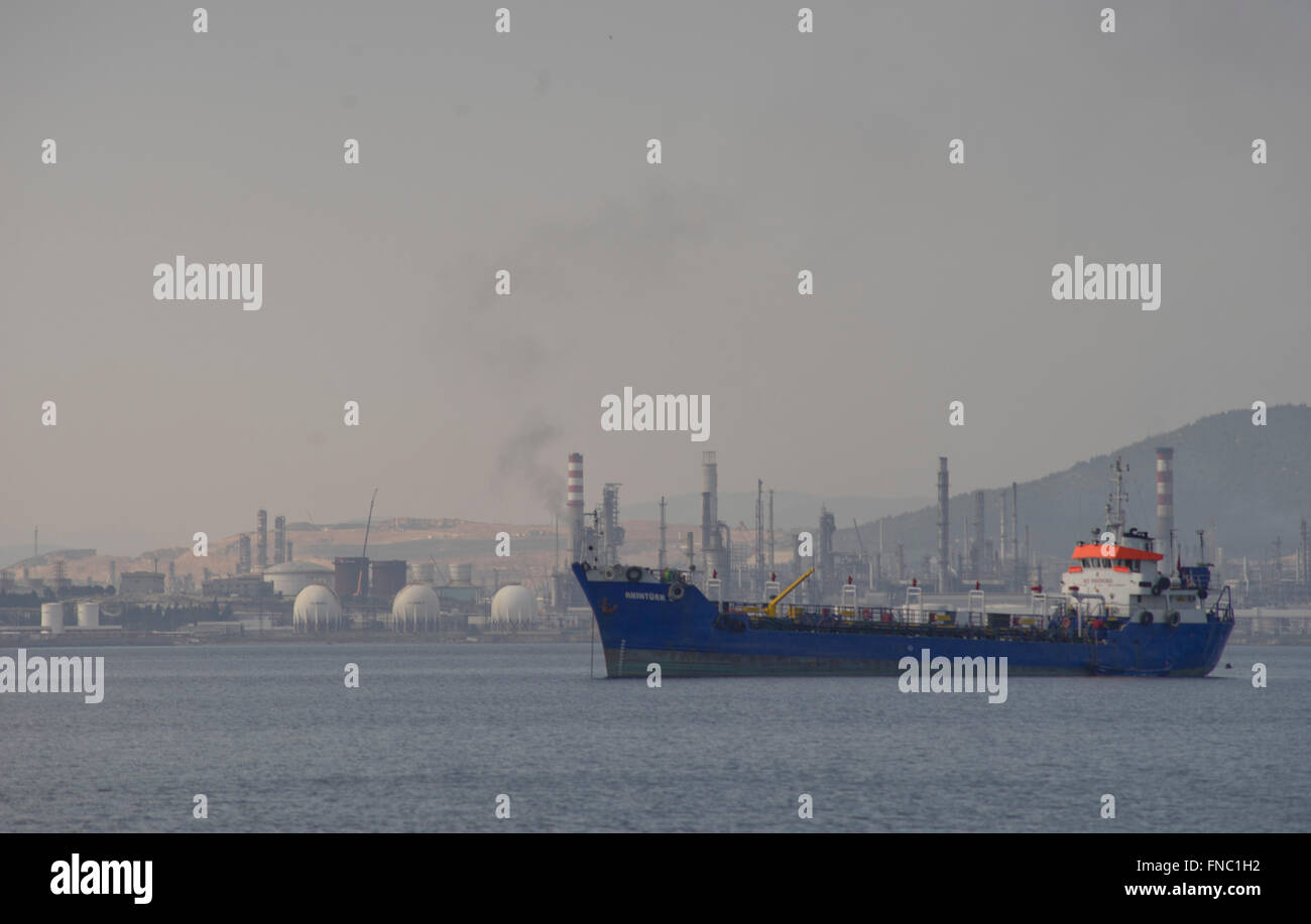 Turkey oil refinery hi-res stock photography and images - Alamy