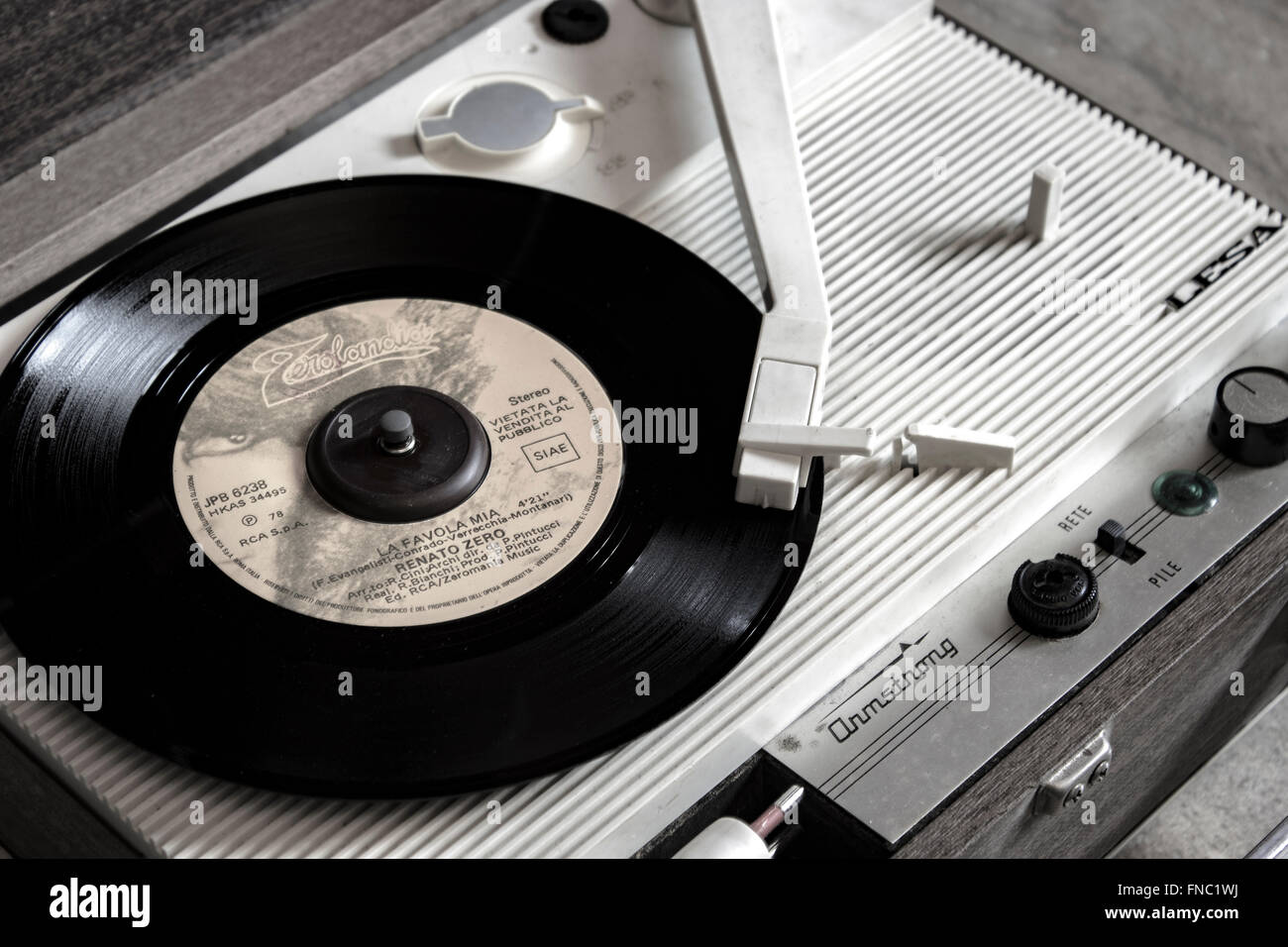 Vintage record player hi-res stock photography and images - Alamy