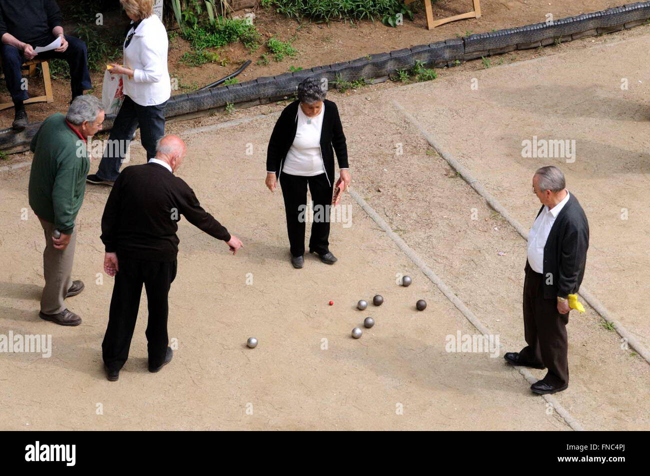People playing boules, Barcelona. Catalonia, Spain Stock Photo - Alamy