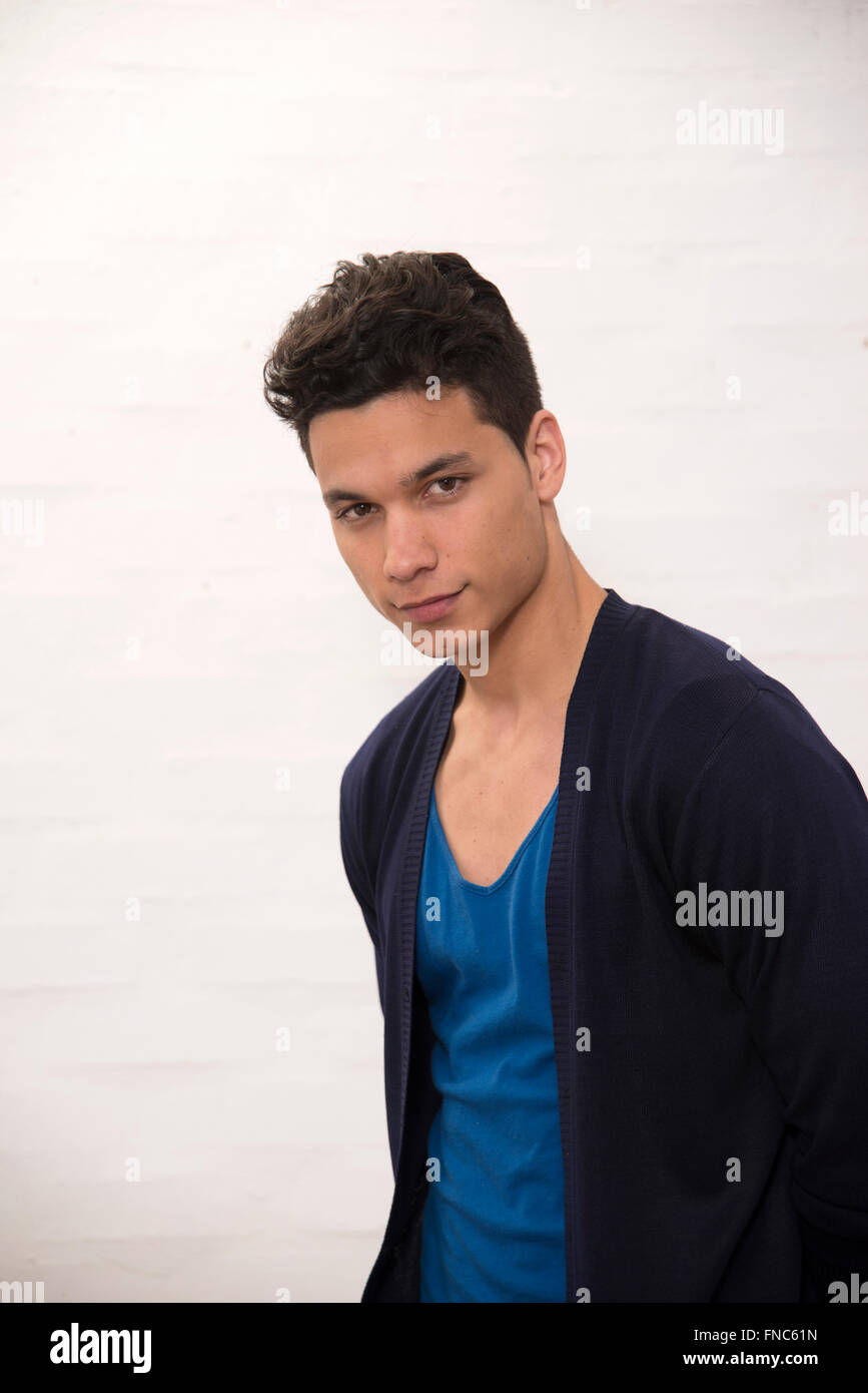 Portrait of confident young man Stock Photo - Alamy