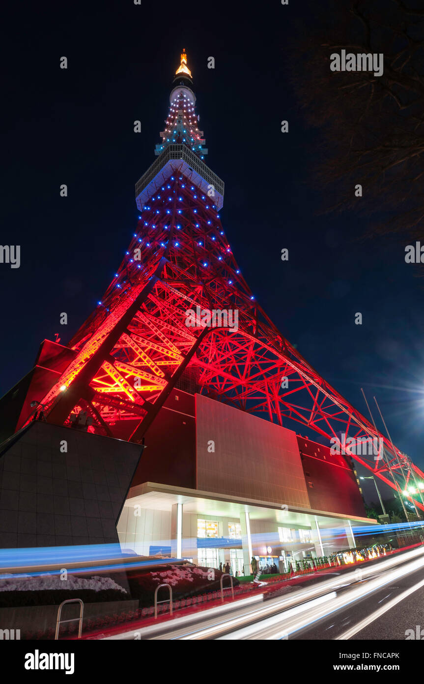 Tokyo Tower, at twilight, Shiba-koen, Minato, Tokyo, Japan Stock Photo ...