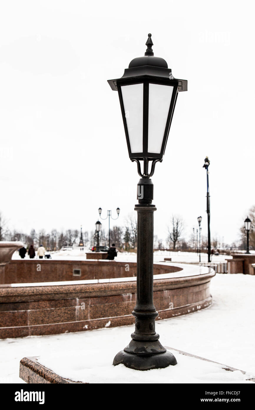 Black lamppost hi-res stock photography and images - Alamy