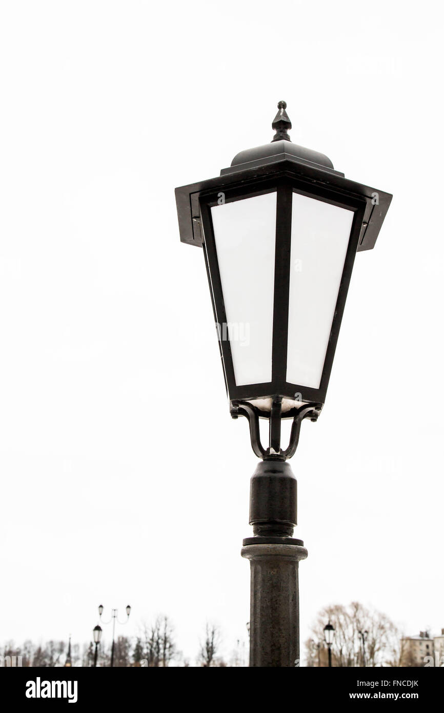Black lamppost hi-res stock photography and images - Alamy