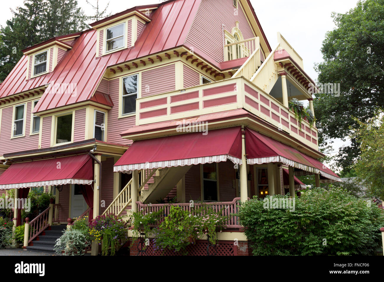 Woodstock village hi-res stock photography and images - Alamy