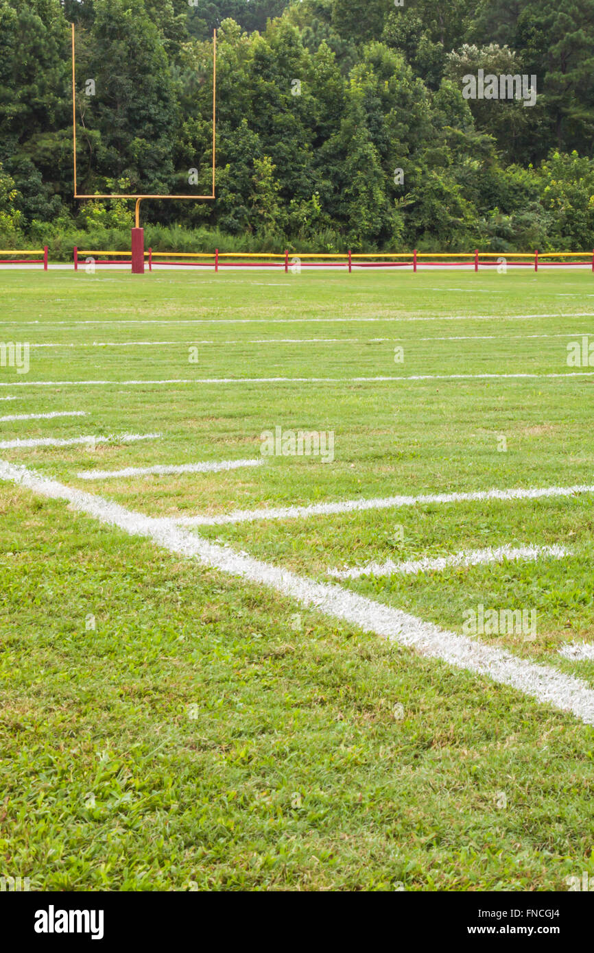 American football field yard lines hi-res stock photography and images ...