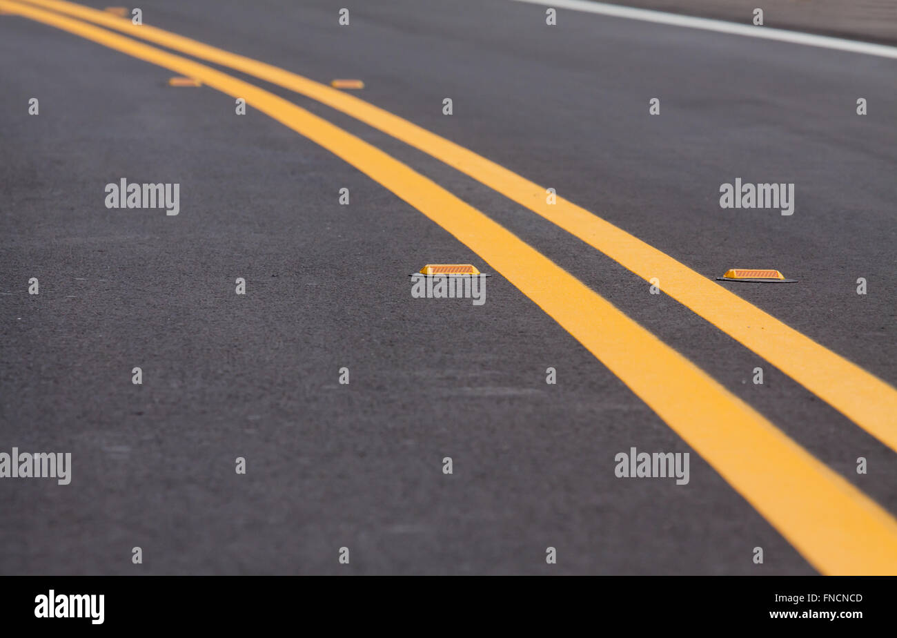 Road divider concrete hi-res stock photography and images - Alamy