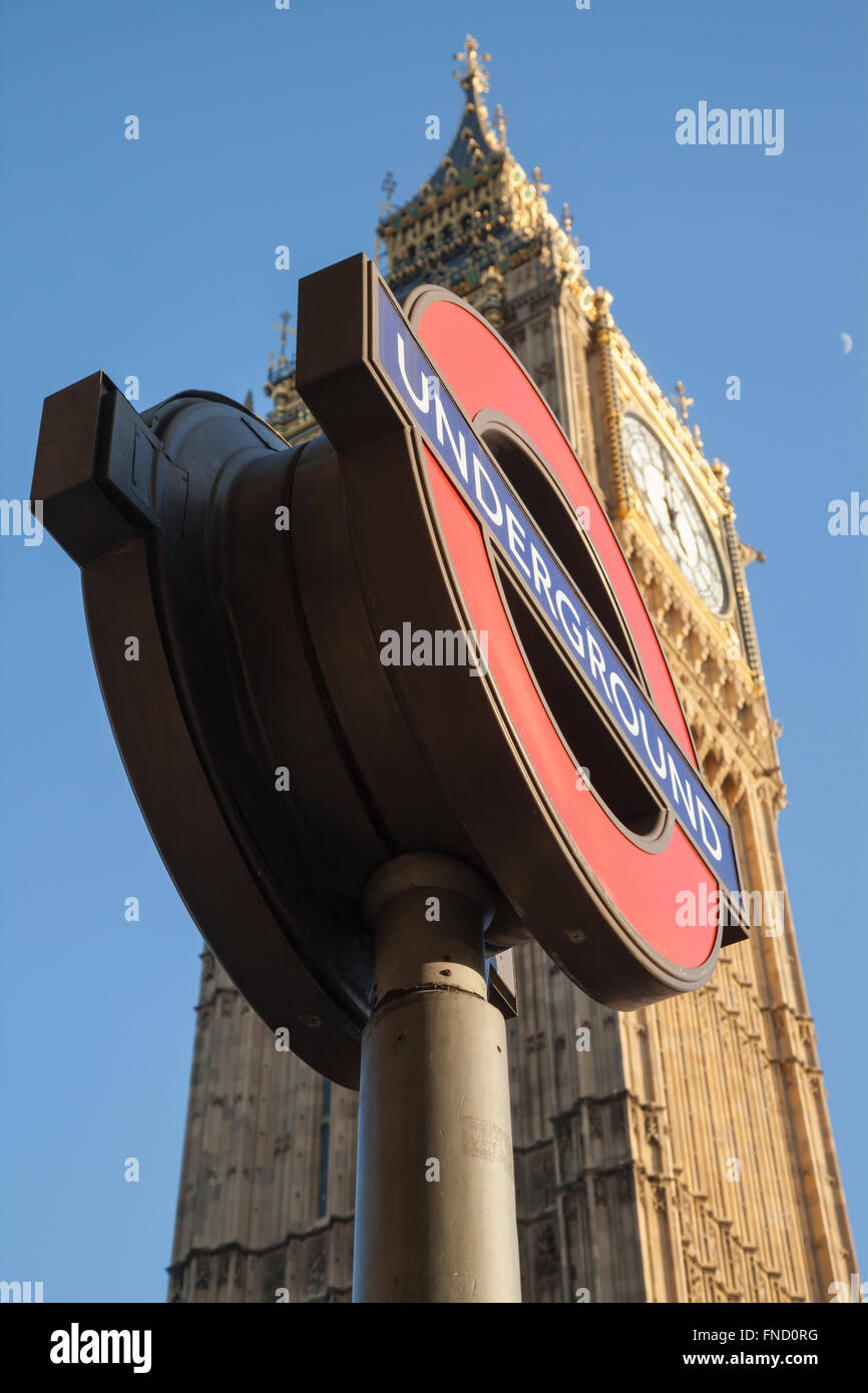 London Underground sign and Big Ben clock tower, Houses of Parliament ...