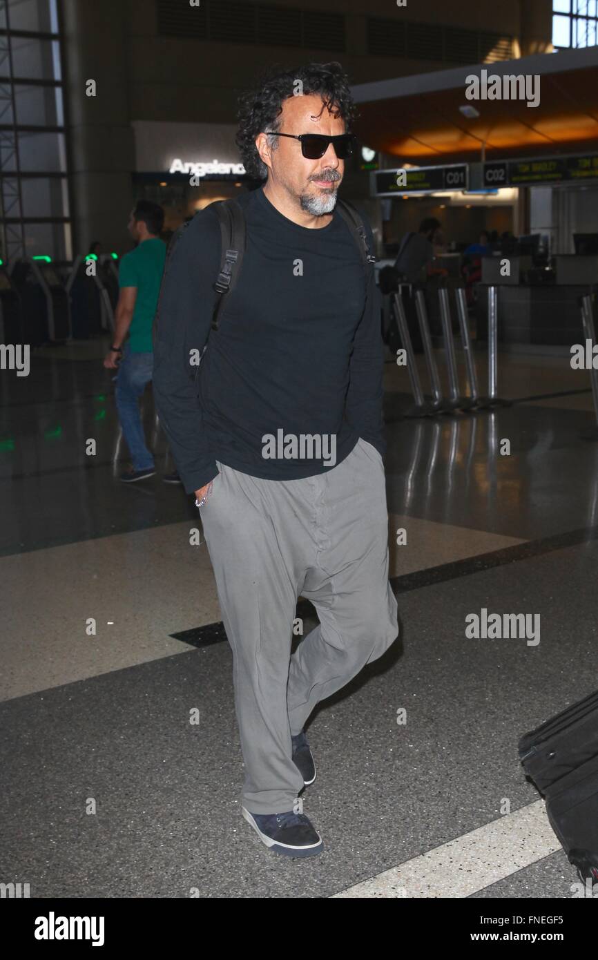 'The Revenant' director Alejandro González Iñárritu arrives at Los ...