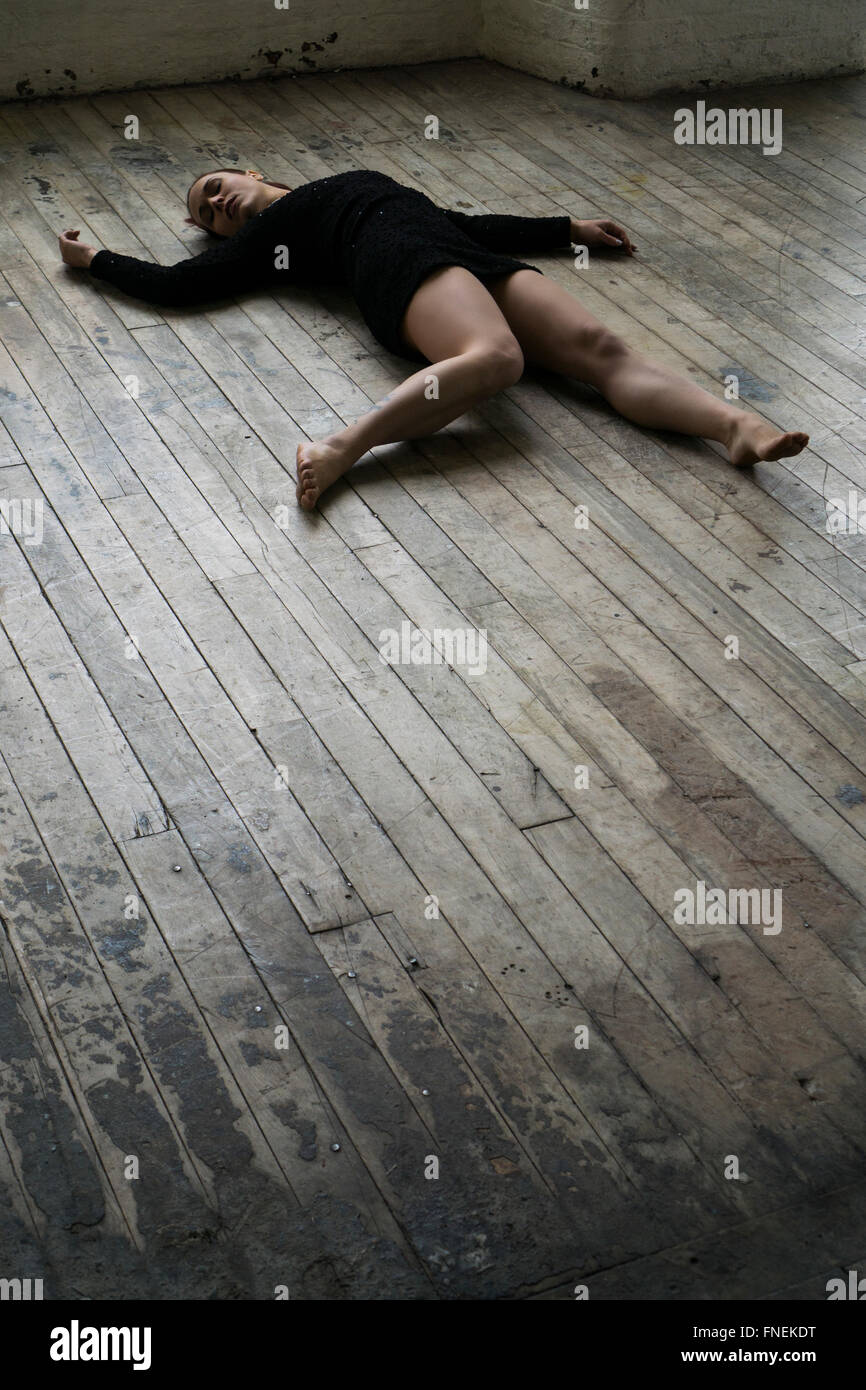 Dead woman hi-res stock photography and images - Alamy