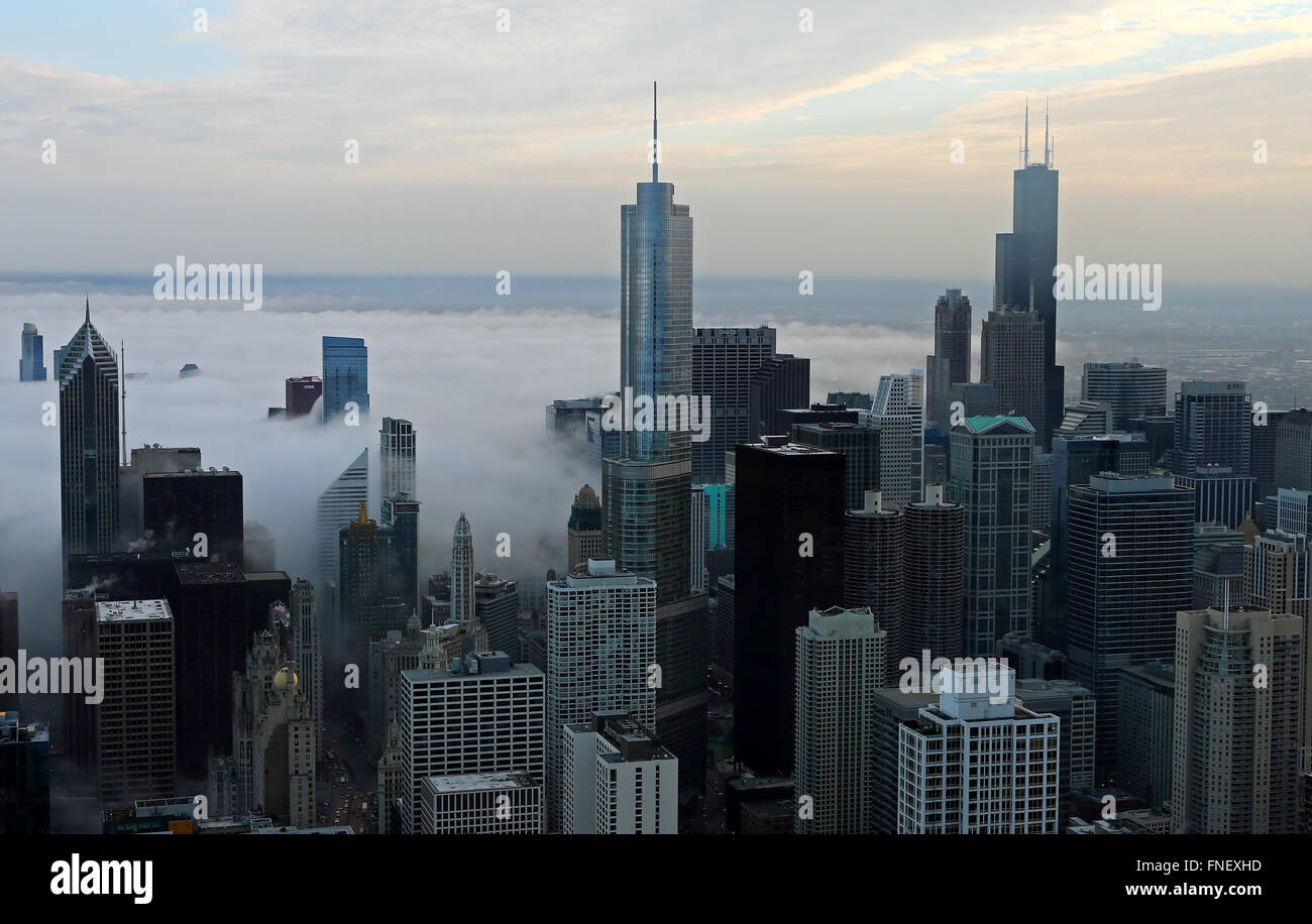 Chicago city skyline fog hi-res stock photography and images - Alamy