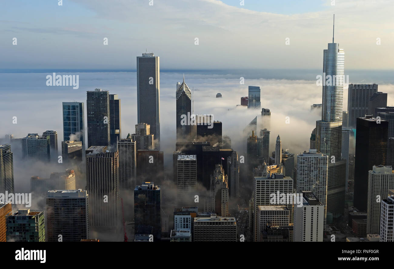 Chicago city skyline fog hi-res stock photography and images - Alamy
