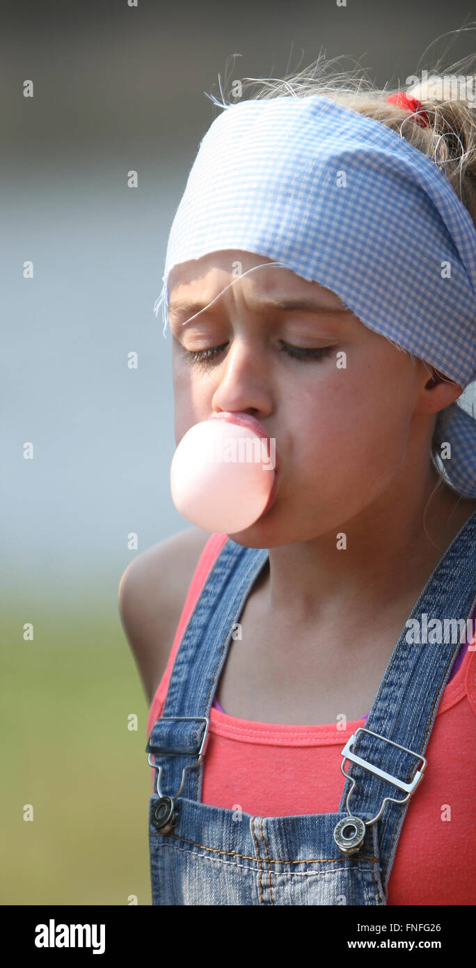 Blowing bubble gum hi-res stock photography and images - Alamy