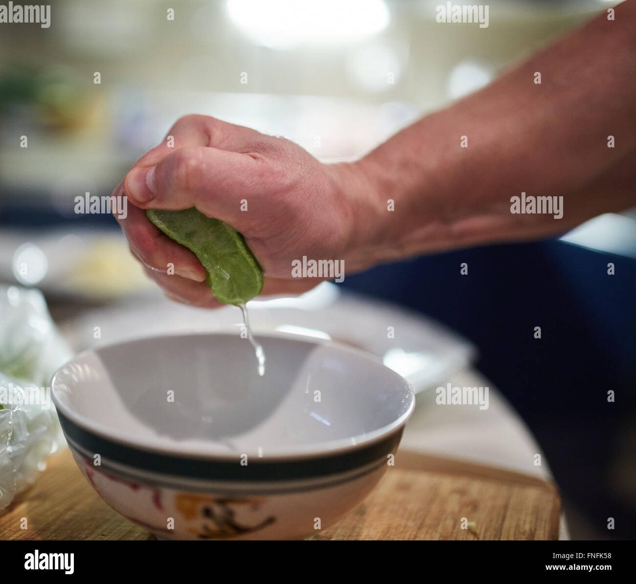 Squeezing lemon in cooking hi-res stock photography and images - Alamy