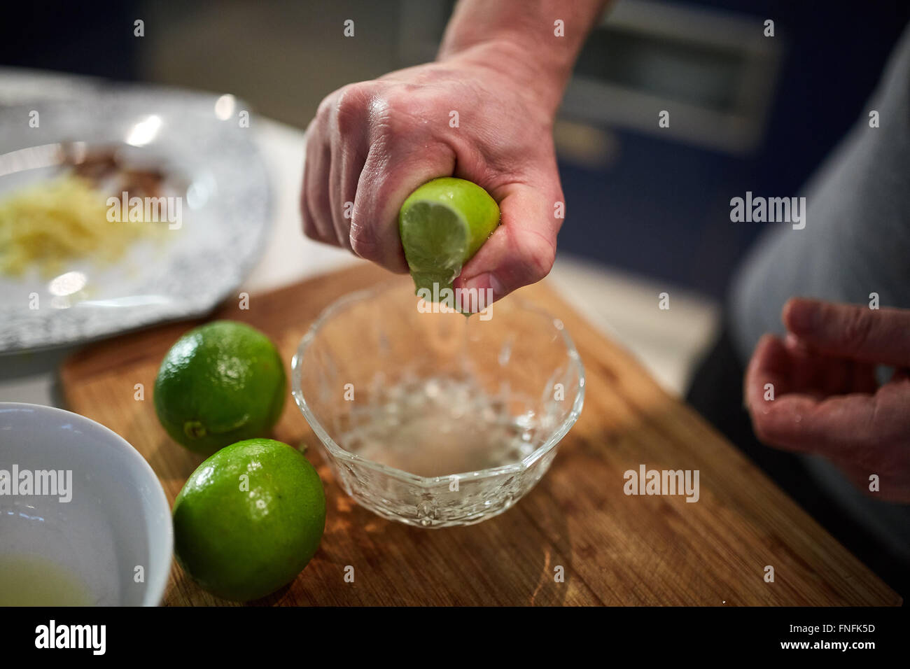 Squeezing lemon in cooking hi-res stock photography and images - Alamy